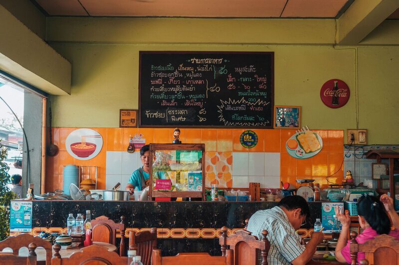 9 BEST Cafes and Restaurants in Lampang, Thailand