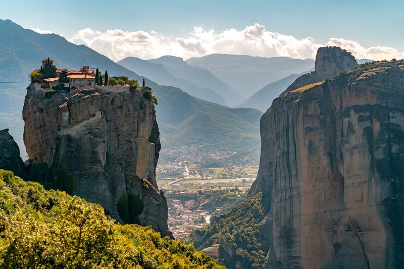 Explore Meteora: The Ultimate Travel Guide