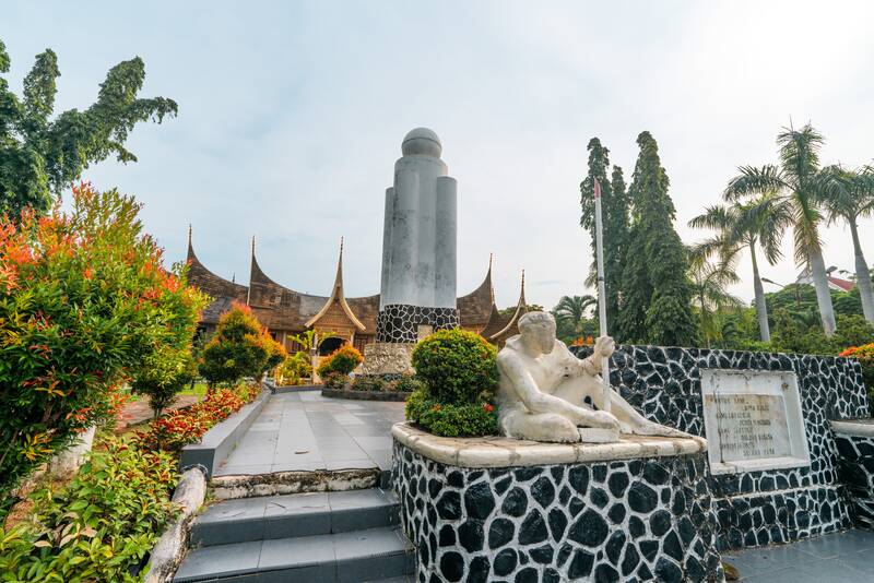 8 Impressive Things to Do in Padang for Solo Travelers