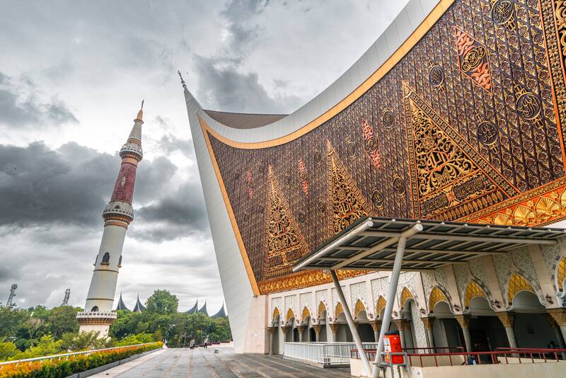 8 Impressive Things to Do in Padang for Solo Travelers