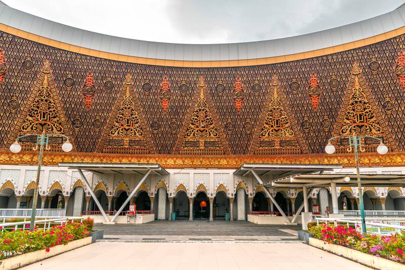 8 Impressive Things to Do in Padang for Solo Travelers