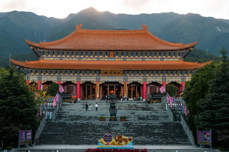 Exploring Dali: A Complete Travel Guide
